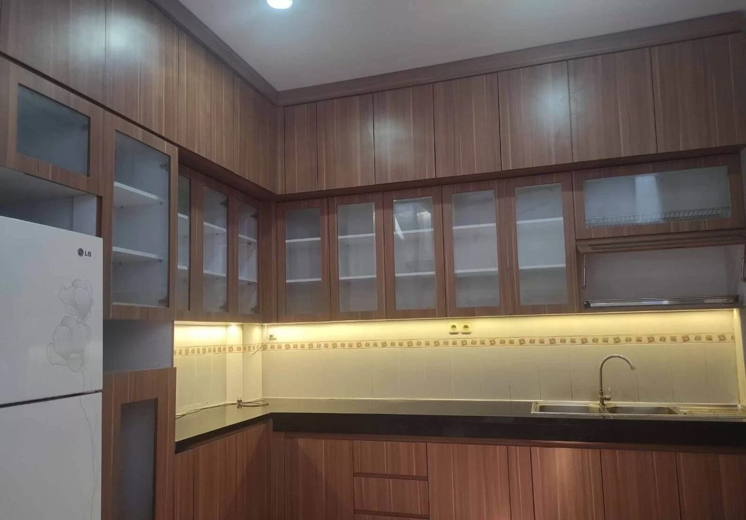 10 Model Kitchen Set Minimalis Terbaru 2026 - Kitchensetfurniture.id